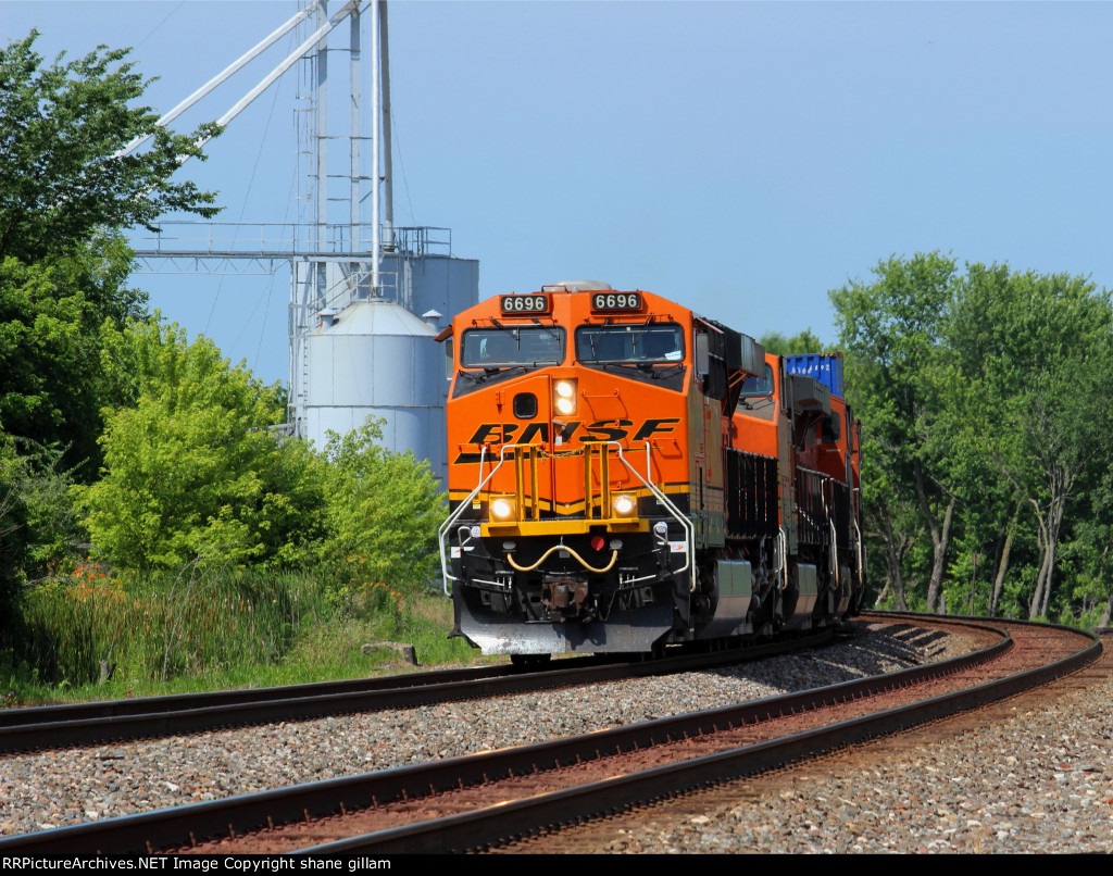 Early morning stack's on the BNSF Transcon.